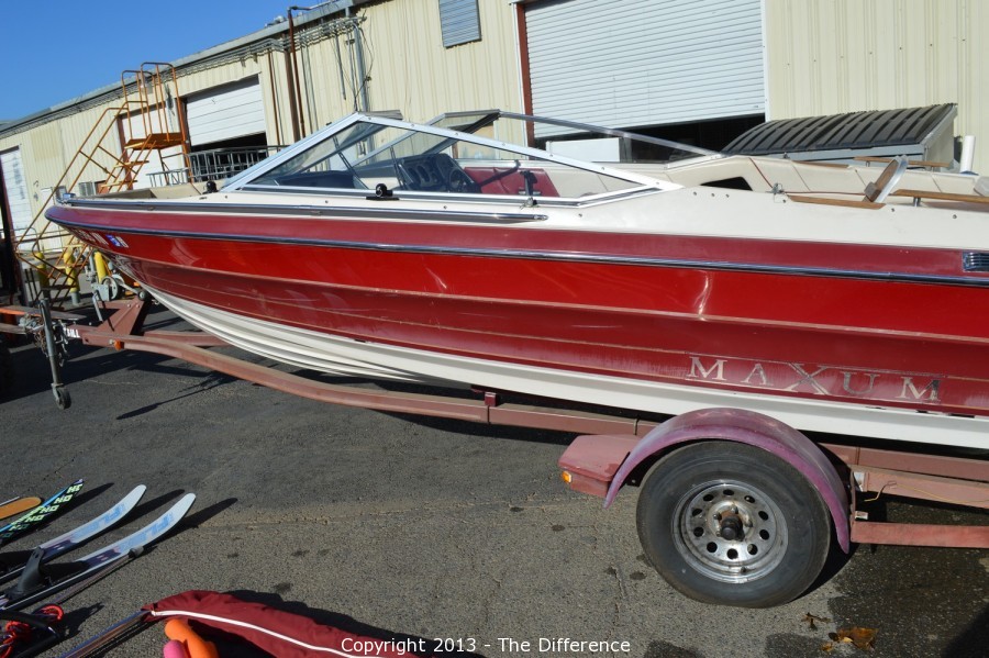 The Difference - Auction: 1990 Maxum 2100 SR Ski Boat & Trailer ITEM: 1990 Maxum Ski Boat & Trailer