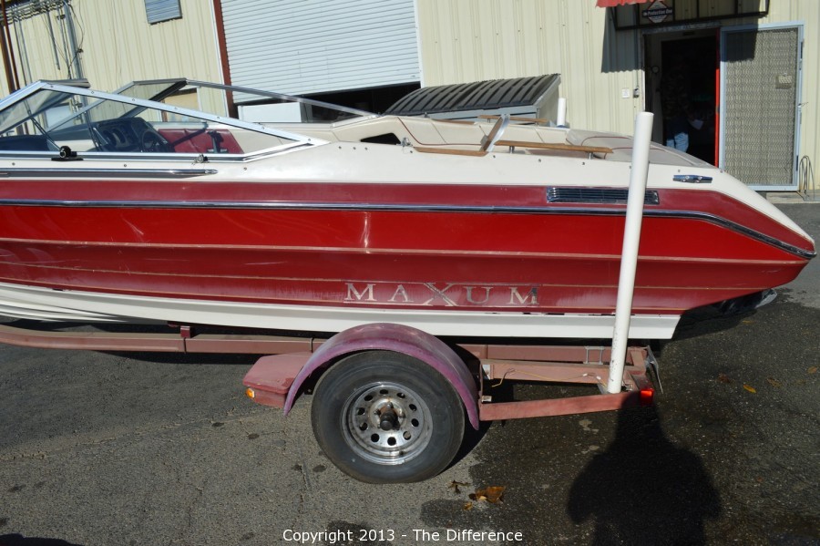 The Difference - Auction: 1990 Maxum 2100 SR Ski Boat & Trailer ITEM: 1990 Maxum Ski Boat & Trailer
